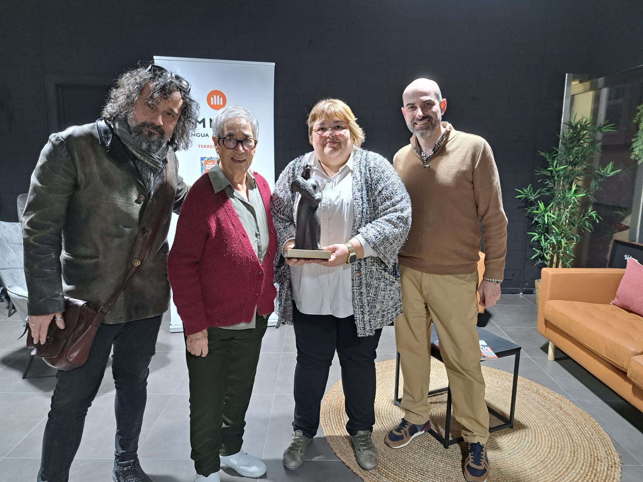 L'escriptora Francesca Aliern Pons rep Lo Grifonet 2023 | A Prop Ebre